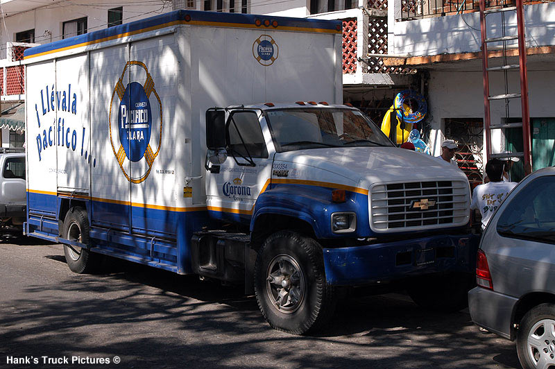 Chevrolet Kodiak C6500 / C7500 series 2 sloped hood (Commercial ...